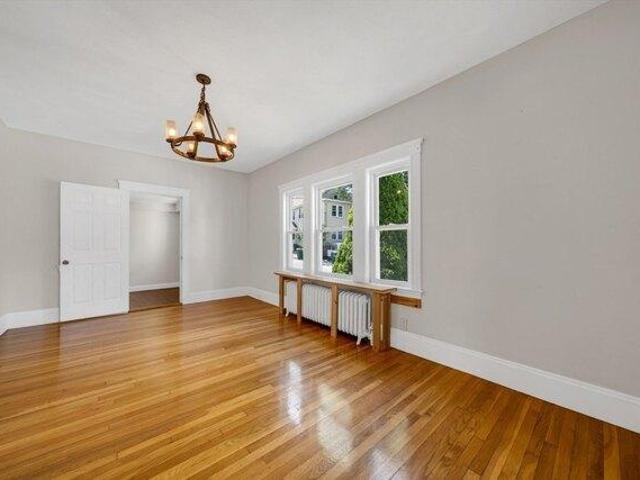 house with 3 bedroom, Woburn MA ES103441324