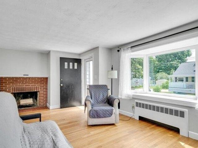 house with 3 bedroom, Woburn MA ES104376879