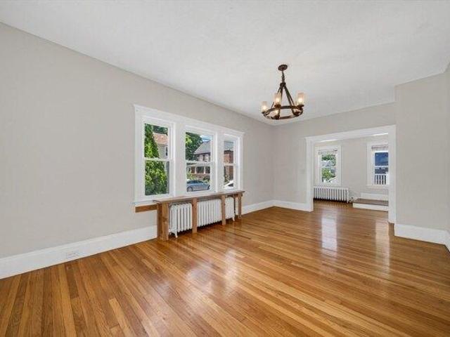 house with 3 bedroom, Woburn MA ES105041163