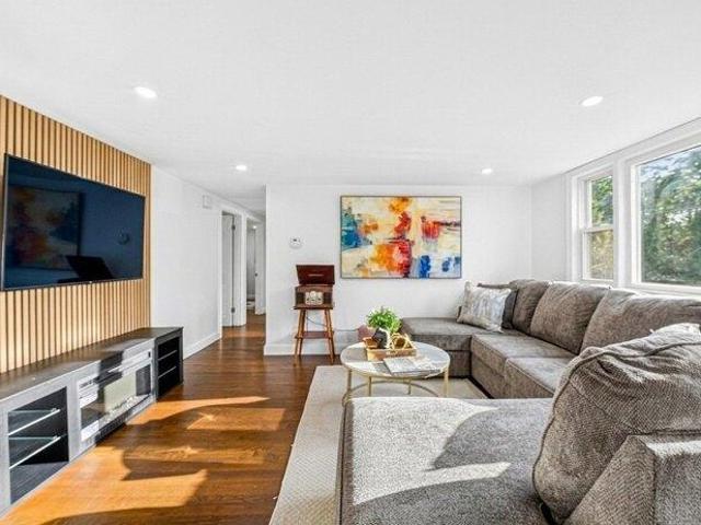 house with 3 bedroom, Woburn MA ES105092537