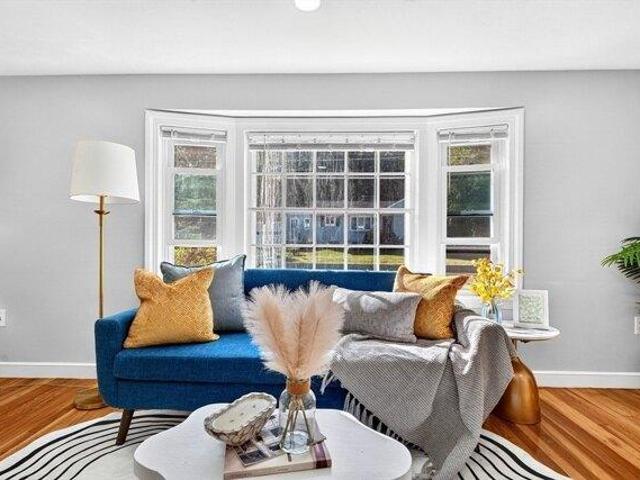 house with 3 bedroom, Woburn MA ES105094039