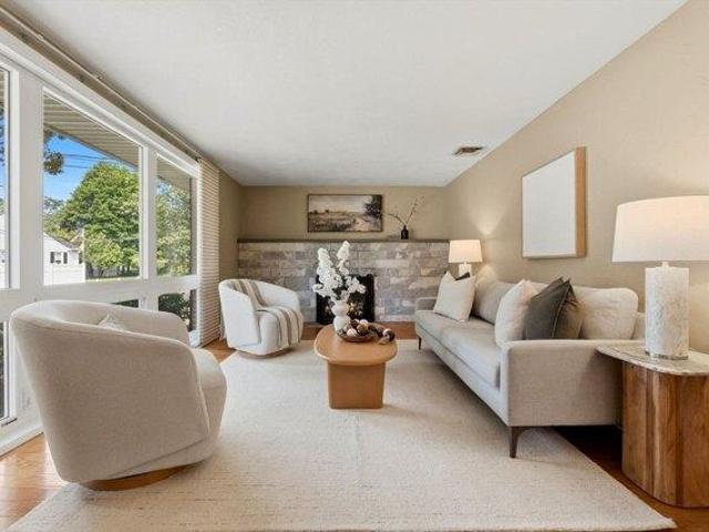 house with 3 bedroom, Woburn MA ES105108534