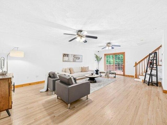 house with 3 bedroom, Woburn MA ES105123121