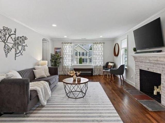 house with 3 bedroom, Woburn MA ES105160101