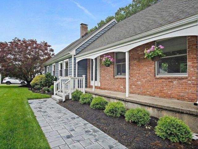 house with 3 bedroom, Woburn MA ES105330797