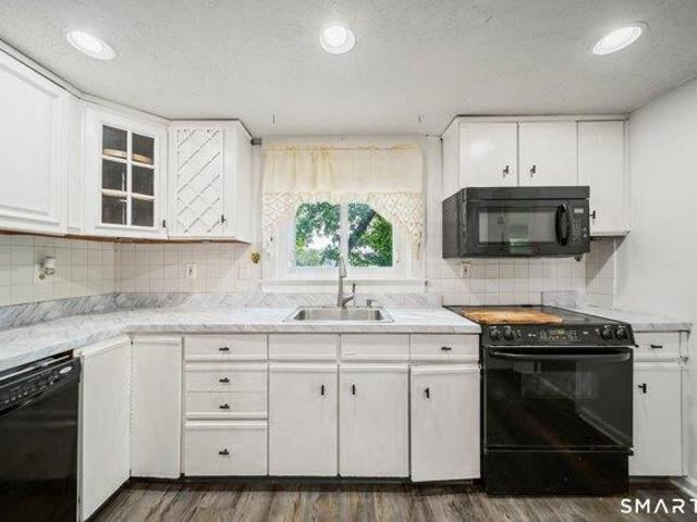 house with 3 bedroom, Wolcott CT ES105174588