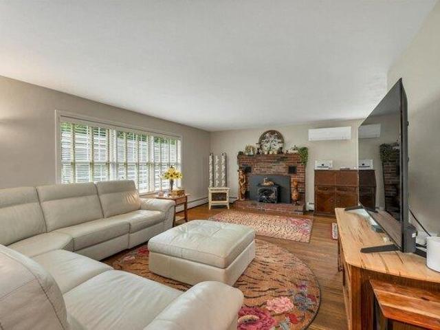 house with 3 bedroom, Wolfeboro NH ES105105554