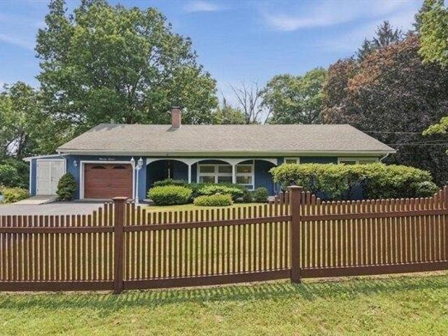 house with 3 bedroom, Worcester MA DS104113434