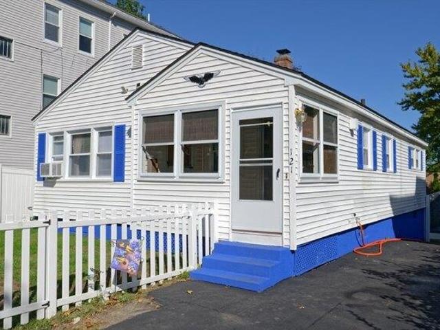house with 3 bedroom, Worcester MA ES103497606