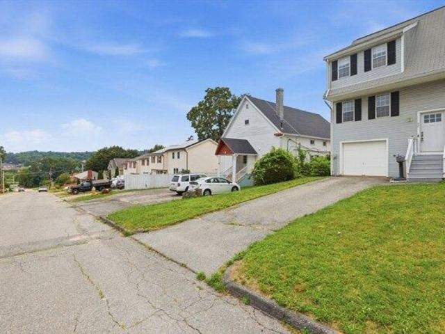 house with 3 bedroom, Worcester MA ES104571718