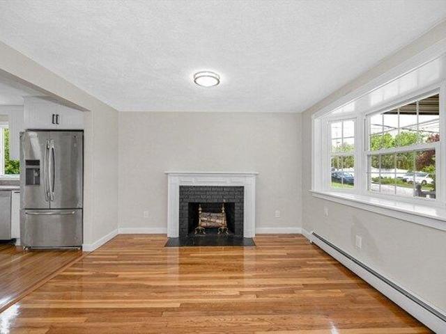 house with 3 bedroom, Worcester MA ES104008321