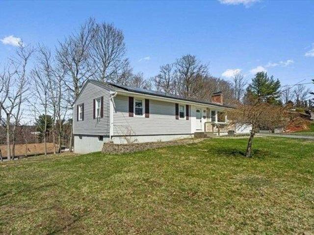 house with 3 bedroom, Worcester MA ES104042224