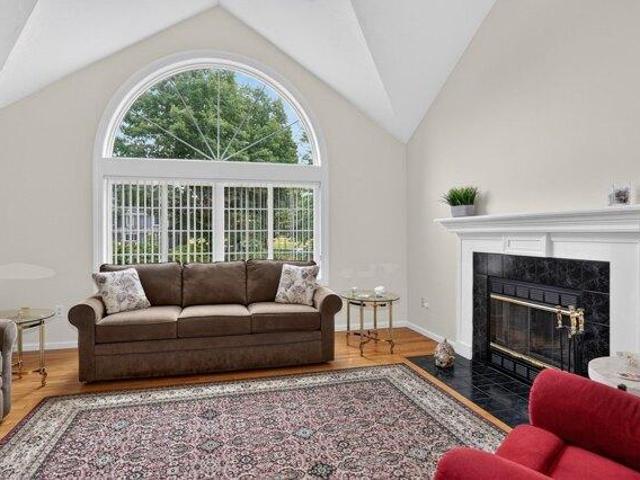 house with 3 bedroom, Worcester MA ES105496144