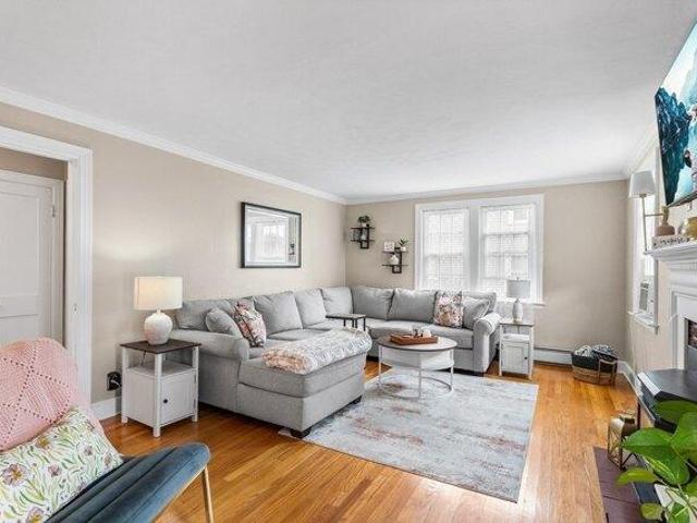 house with 3 bedroom, Worcester MA ES105547617