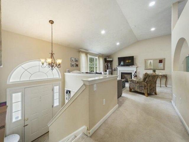 house with 3 bedroom, Worcester MA ES105060563