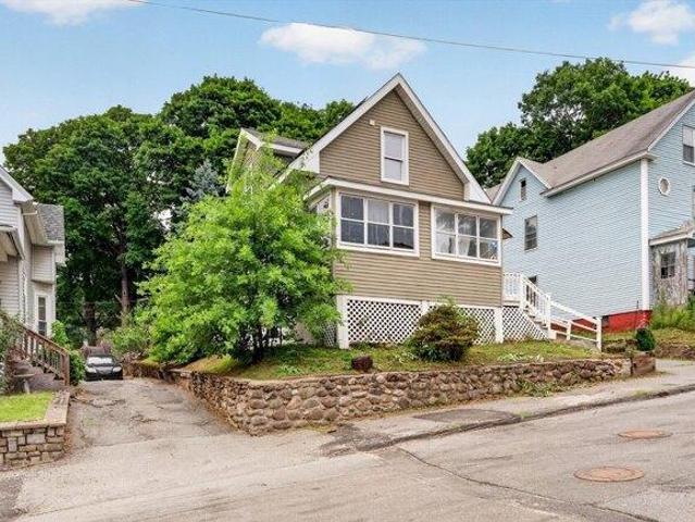 house with 3 bedroom, Worcester MA ES105083129