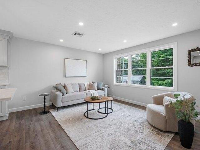 house with 3 bedroom, Worcester MA ES105127552