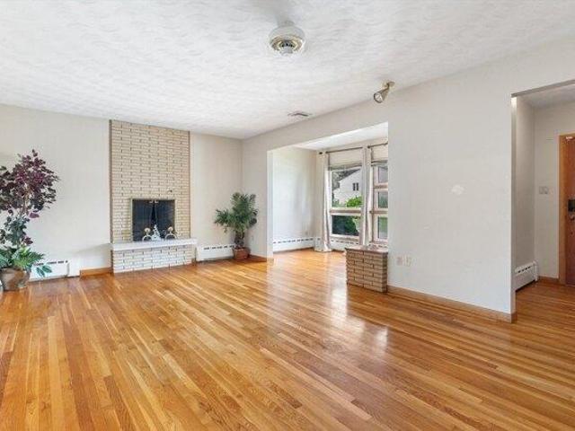 house with 3 bedroom, Worcester MA ES105204742