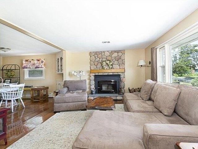 house with 3 bedroom, Worcester MA ES105241553