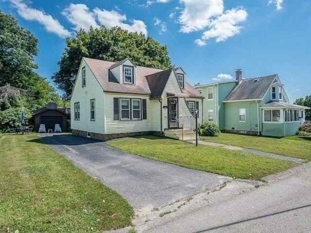 house with 3 bedroom, Worcester MA ES105256593