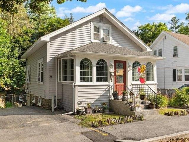 house with 3 bedroom, Worcester MA ES105383621
