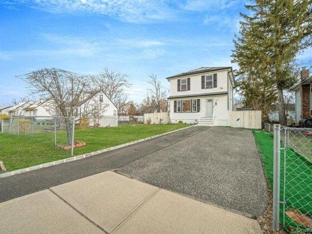 house with 3 bedroom, Wyandanch NY DS103602695