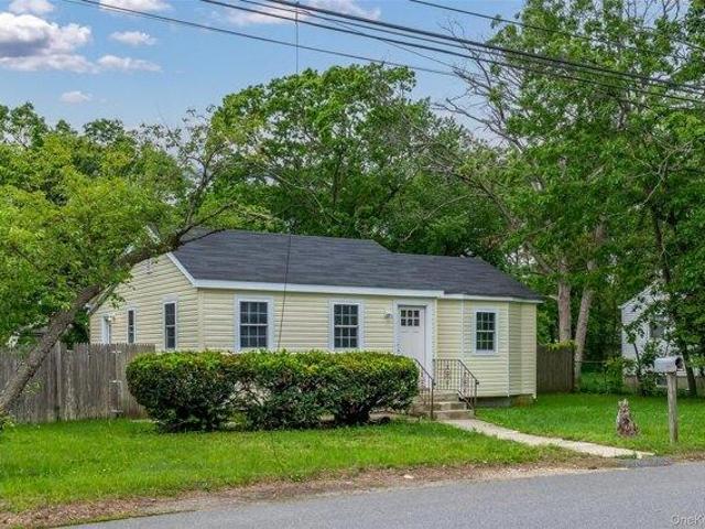 house with 3 bedroom, Wyandanch NY ES103587966