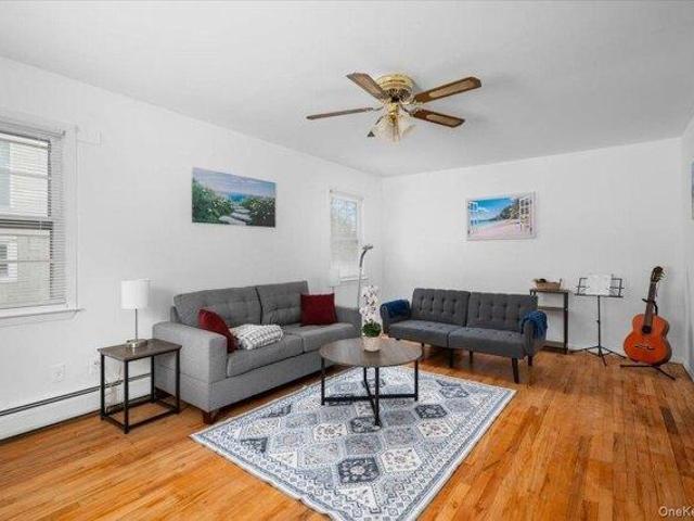 house with 3 bedroom, Yonkers NY DLS101781417