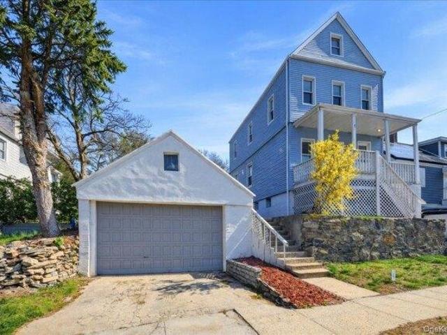 house with 3 bedroom, Yonkers NY DLS101782666