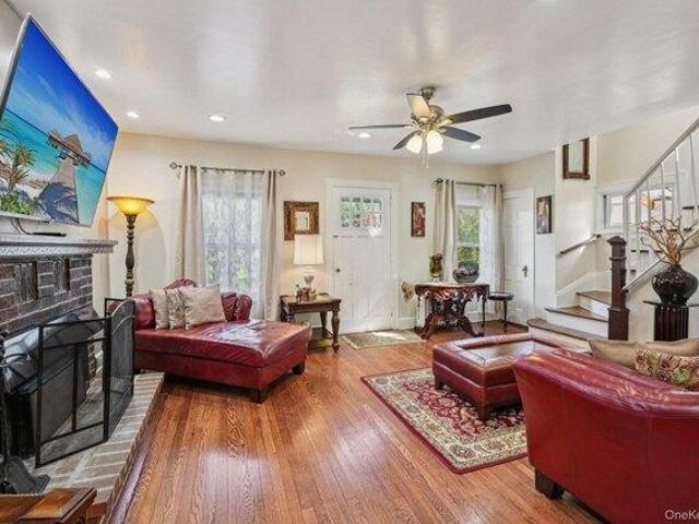 house with 3 bedroom, Yonkers NY DLS102280066