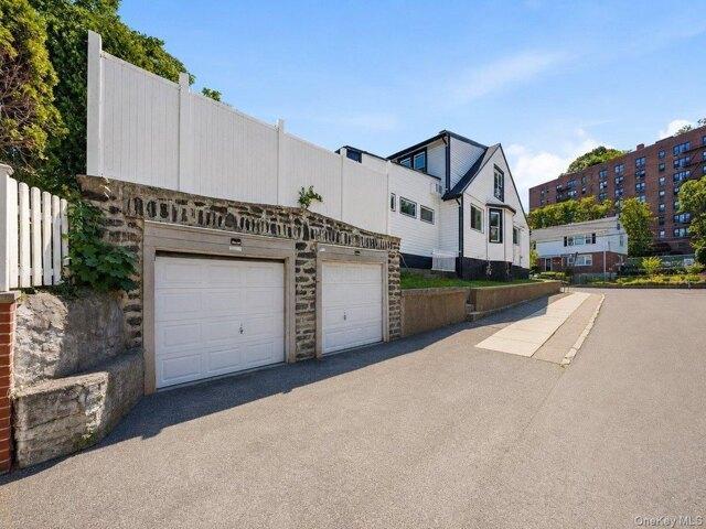 house with 3 bedroom, Yonkers NY ES103627980
