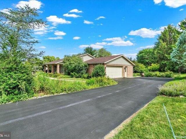 house with 3 bedroom, York PA ES104898421