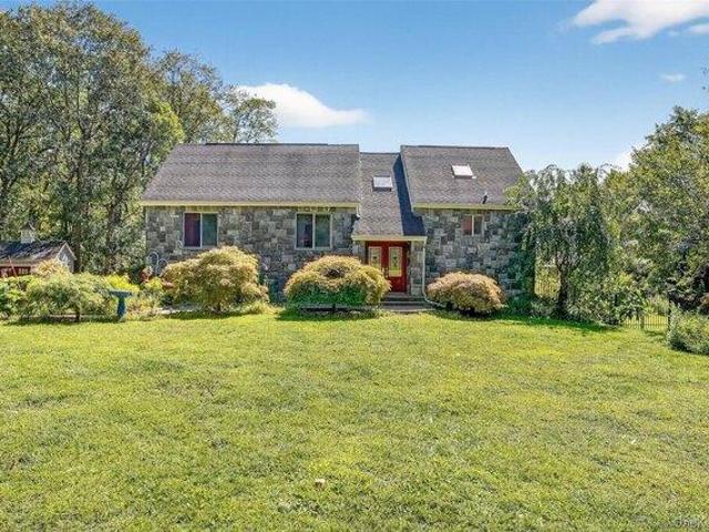house with 3 bedroom, Yorktown Heights NY ES103627578