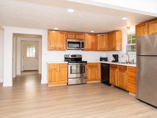 house with 3 bedroom, Abington MA ES105060875