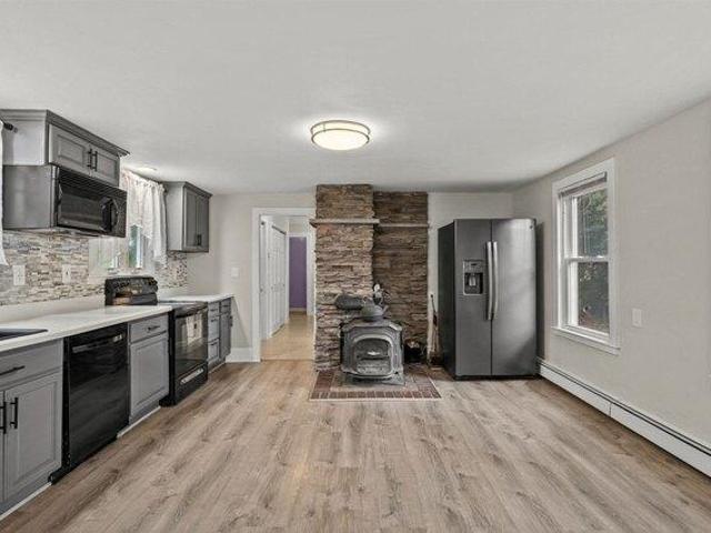 house with 3 bedroom, Abington MA ES105192936