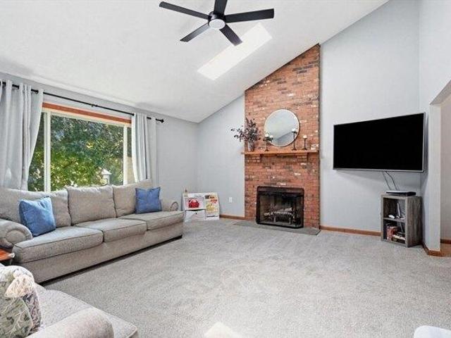house with 3 bedroom, Agawam MA ES105041717