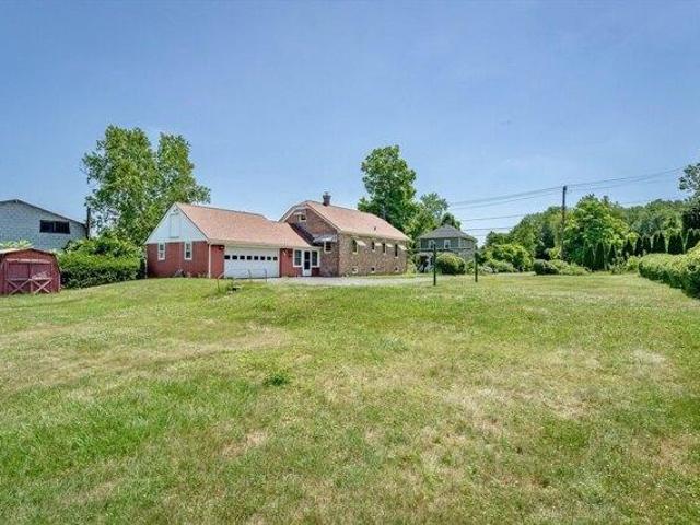 house with 3 bedroom, Agawam MA ES105082658