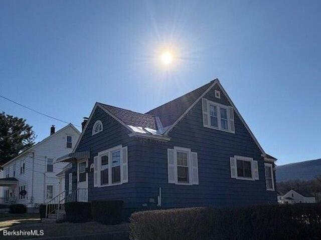 house with 3 bedroom, Adams MA DLS102060521