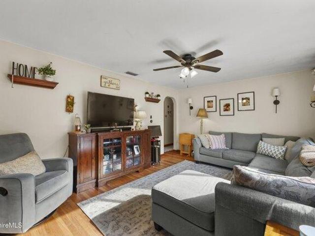 house with 3 bedroom, Adams MA ES103588667