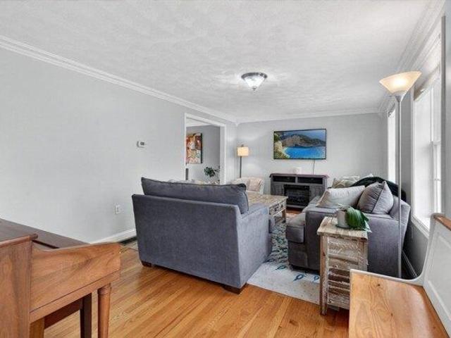 house with 3 bedroom, Amesbury MA ES103020098