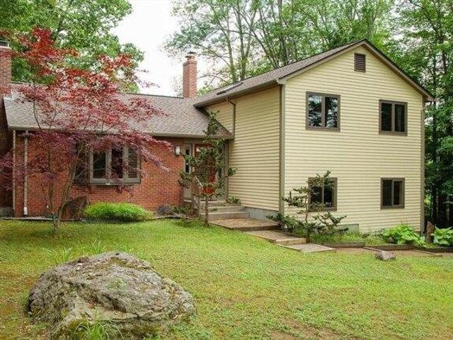 house with 3 bedroom, Amherst MA DLS102586631