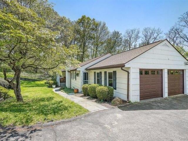 house with 3 bedroom, Armonk NY DS102280446