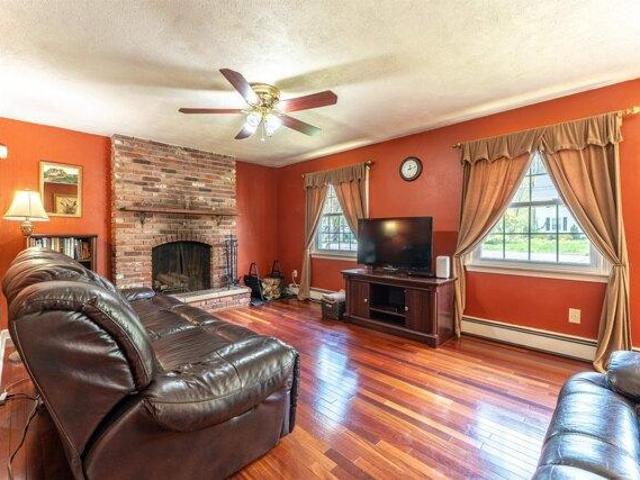 house with 3 bedroom, Attleboro MA DLS102446828