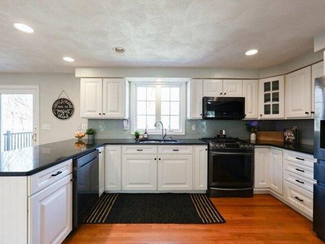 house with 3 bedroom, Attleboro MA DLS102479620