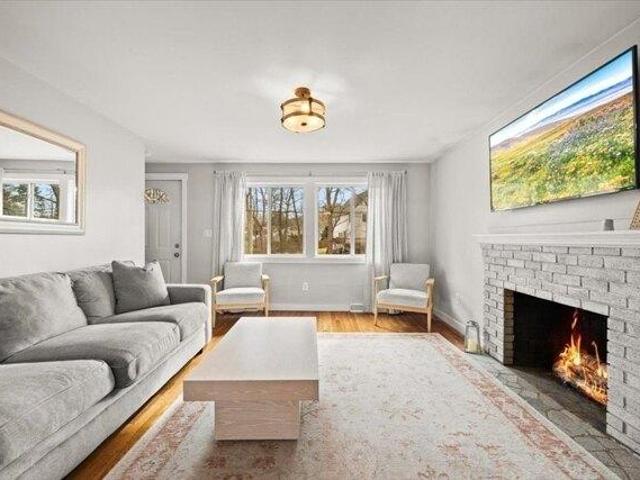 house with 3 bedroom, Attleboro MA DLS102860852
