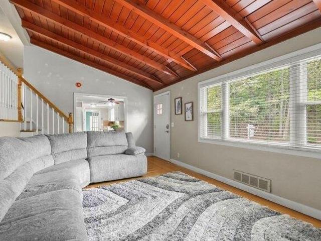 house with 3 bedroom, Attleboro MA DS102564690
