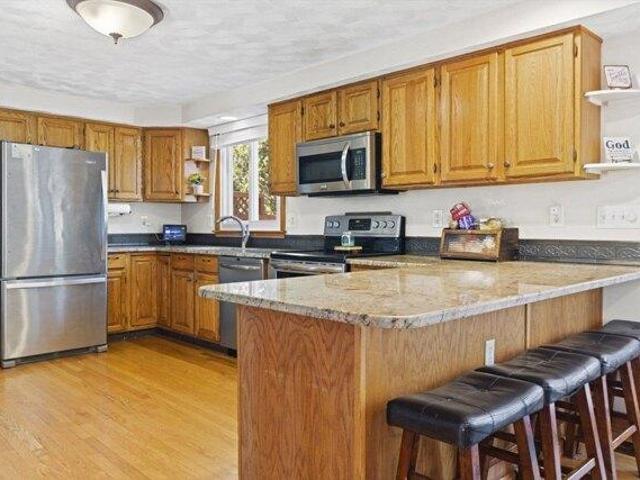 house with 3 bedroom, Attleboro MA DS102670290