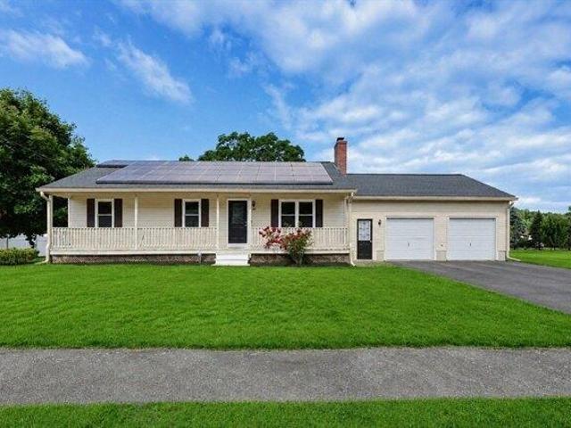 house with 3 bedroom, Attleboro MA DS104008212
