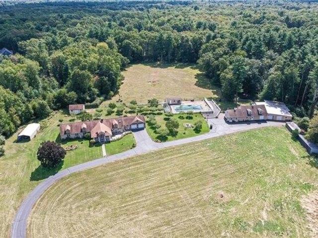 house with 3 bedroom, Attleboro MA ES103431887