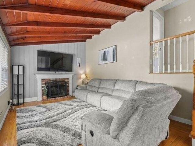 house with 3 bedroom, Attleboro MA ES103494102
